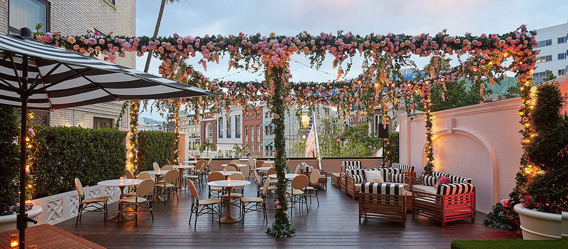 Styling Your Hotel Exterior: Outdoor Heating and Bar Ideas
