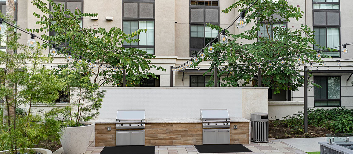 Styling Your Hotel Exterior: Outdoor Heating and Bar Ideas