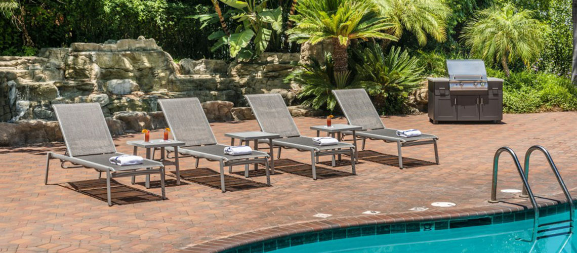 Styling Your Hotel Exterior: Outdoor Heating and Bar Ideas